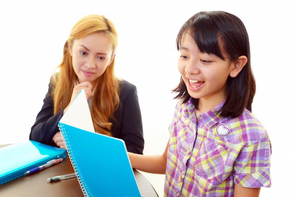 The Advantages of Learning Two Languages | The Midcounty Post